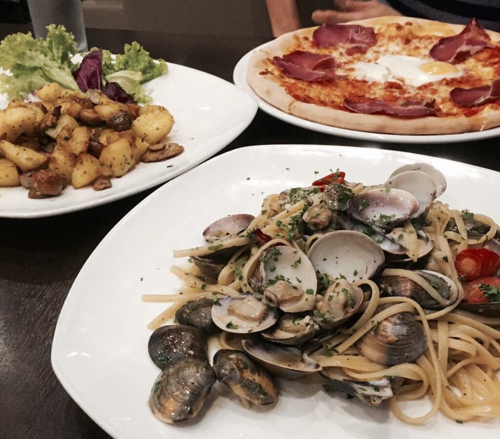 10 Best Food Places In NUS Worth Crossing The Campus For - EatBook.sg ...