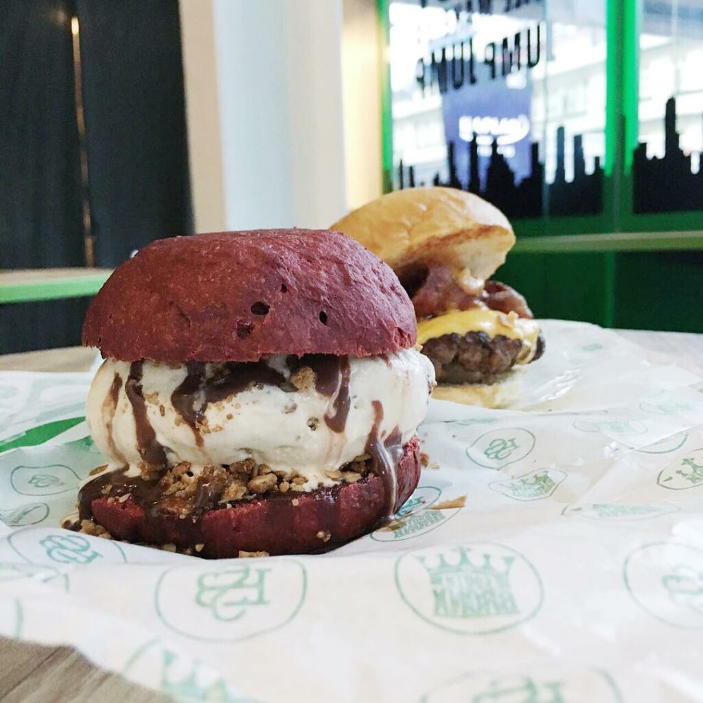 10 Crazy Creative Burgers If Macs Is Too Mainstream For You - Eatbook ...