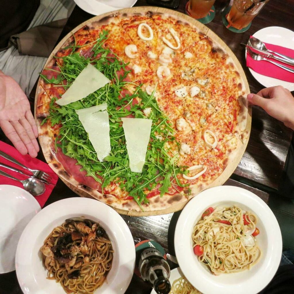 10 Communal Dining Places With Huge Sharing Portions For Group Outings ...