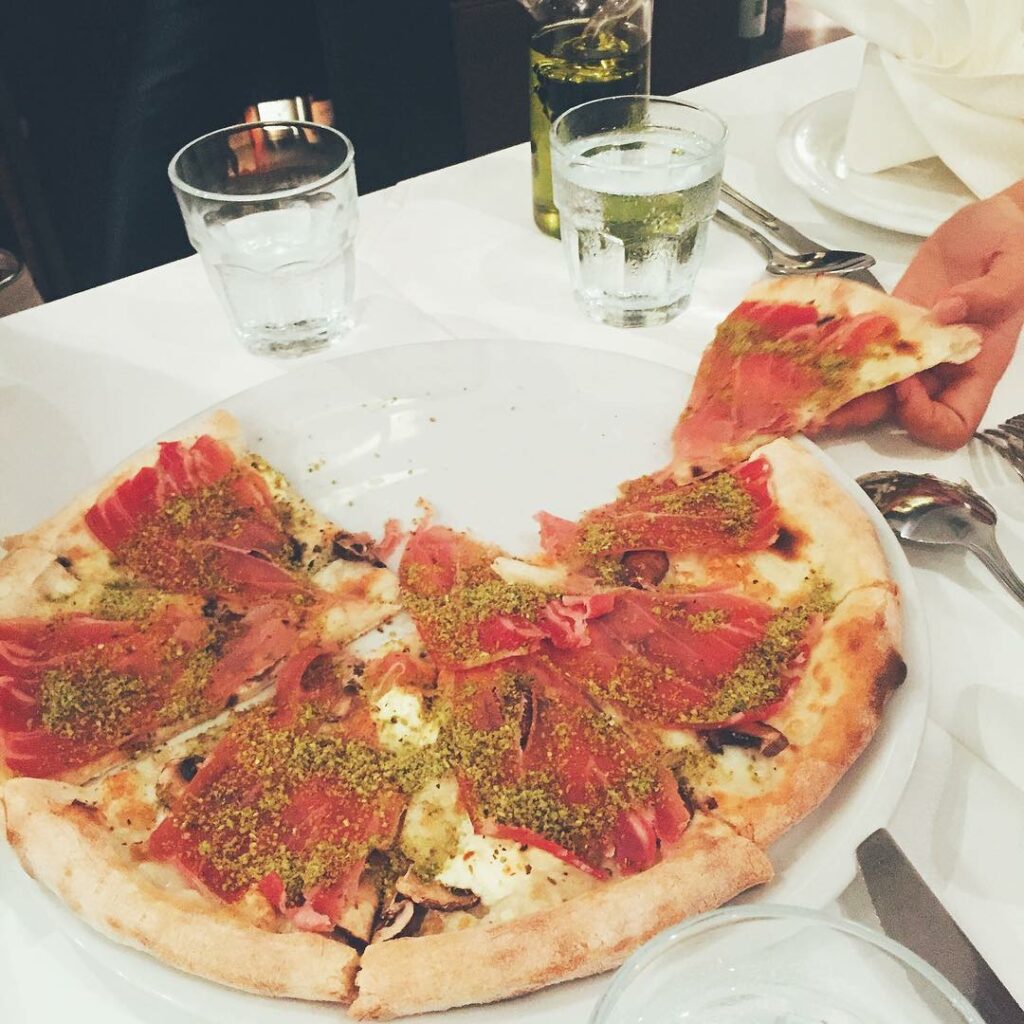 10 Unique Pizzas For Days You're Bored Of Pepperoni Pizza - Eatbook.sg ...