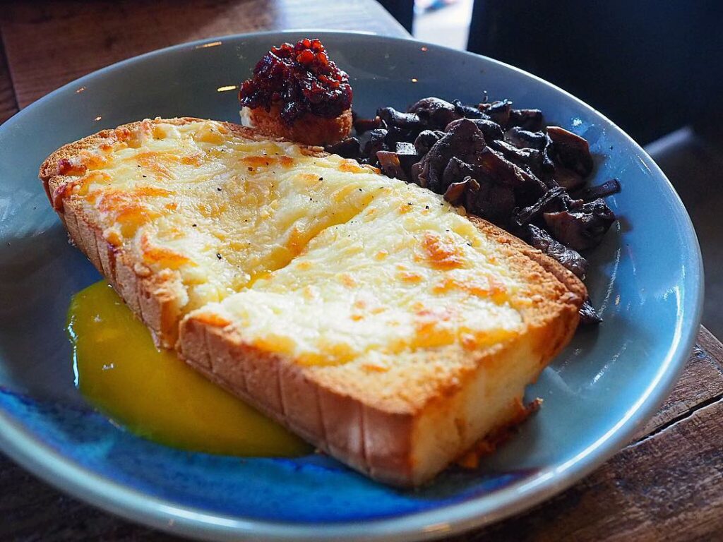 10 Sweet And Savoury Toast Creations That Prove Bread Is Bae - Eatbook ...