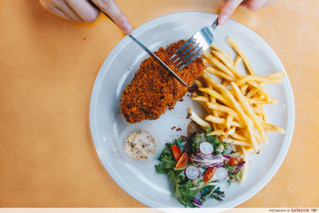 Fat Monkeys Review: Deep-Fried Beef Burgers And Mac And Cheese At Kovan ...