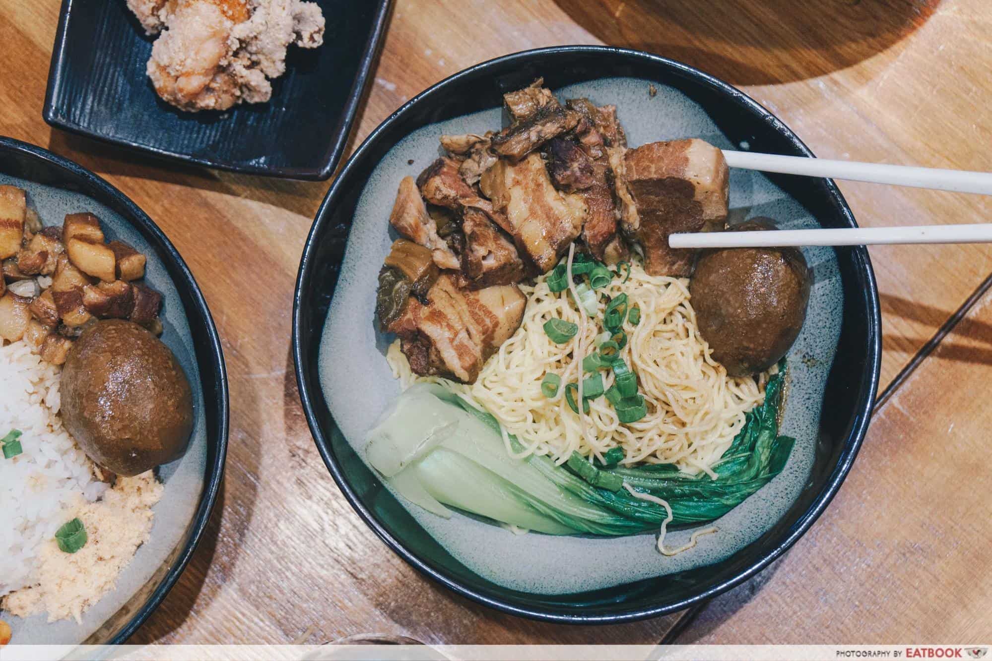 4 Restaurants That Give Free Dishes When You Dine In A Group With One ...