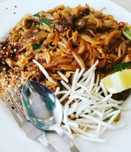 10 Simei Food Places Serving Tom Yam Bee Hoon And Black Sesame Pancake ...