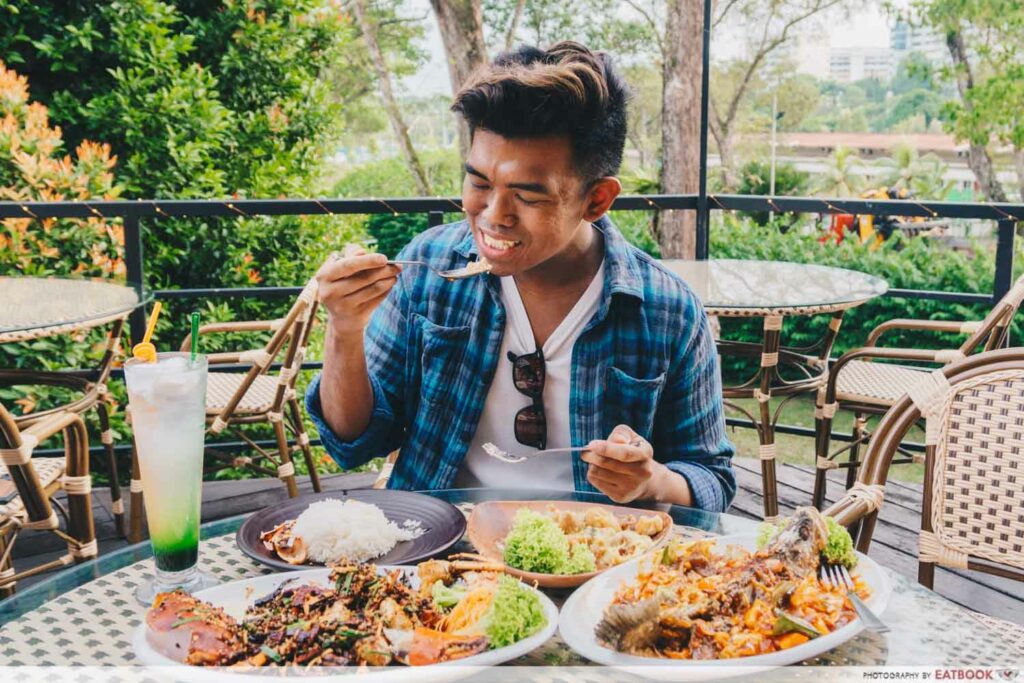 Yassin Kampung Review: Halal Zi Char Restaurant Serving Durian Chicken ...