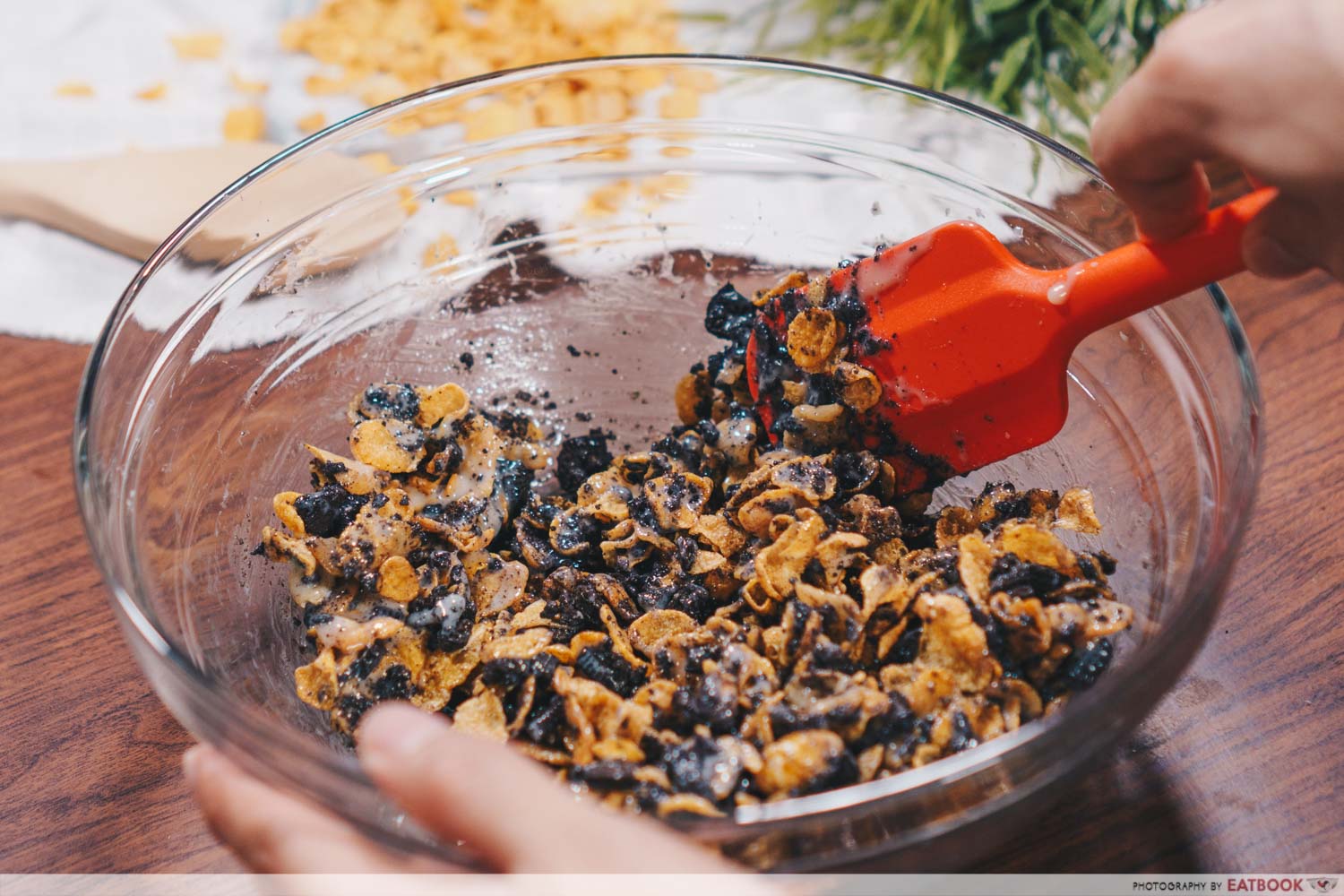 3 Easy Cornflakes Recipes Including Oreo And Salted Egg Yolk Flavours ...