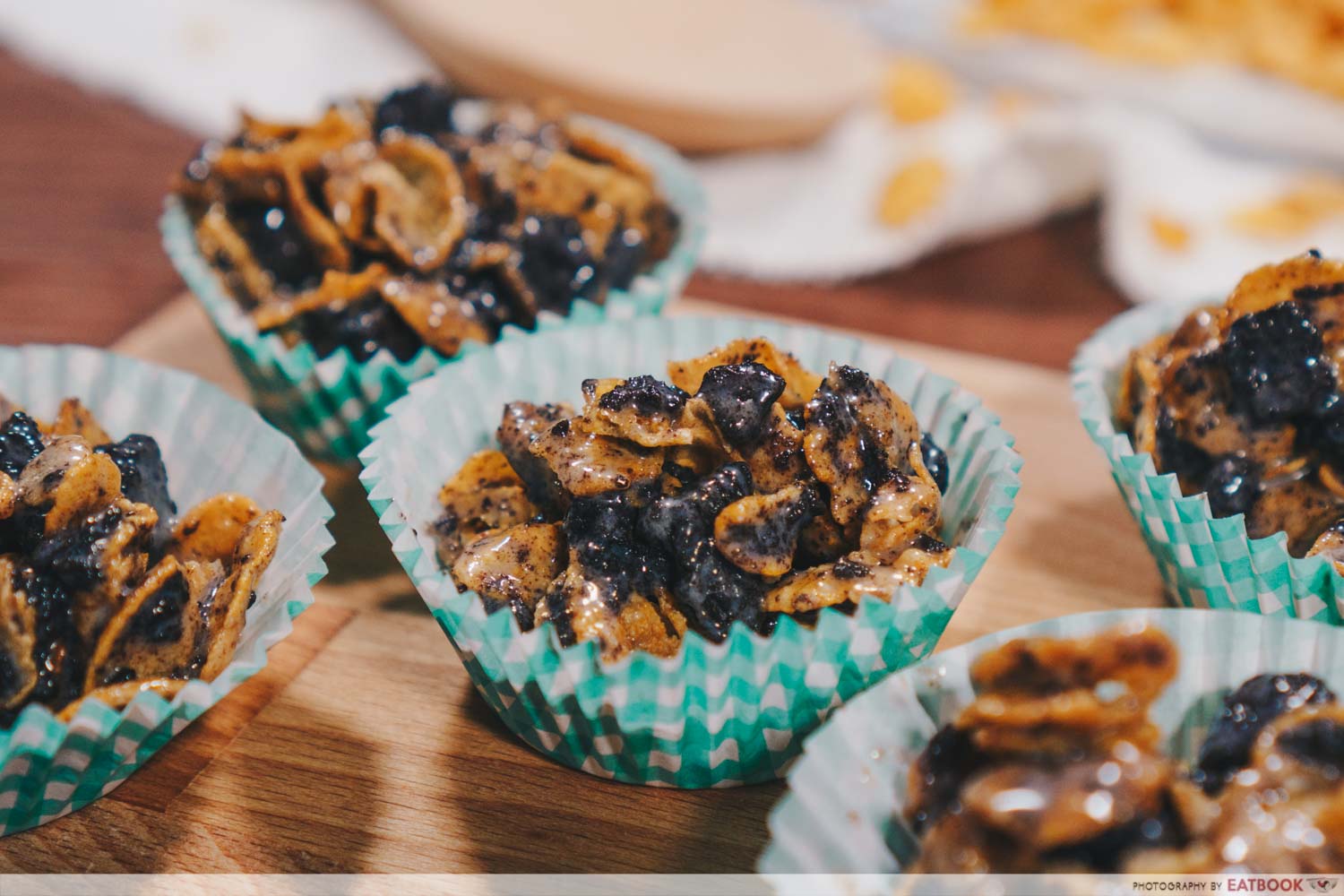 3 Easy Cornflakes Recipes Including Oreo And Salted Egg Yolk Flavours ...