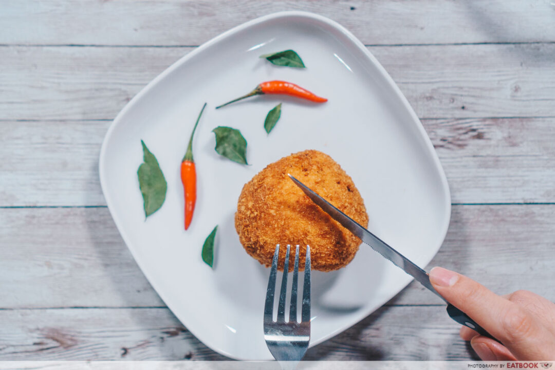 Salted Egg Lava Fried Chicken Recipe: Crispy Chicken With Oozy Salted ...