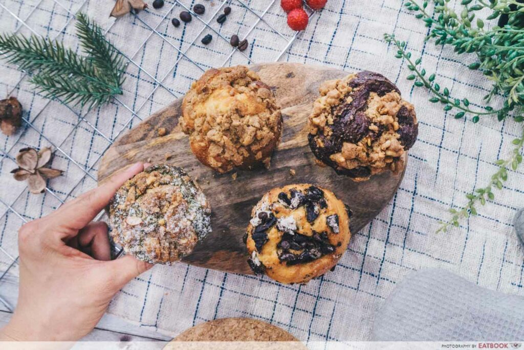 AJ Delights Review: Freshly Baked Apple Streusel And Green Tea Muffins ...