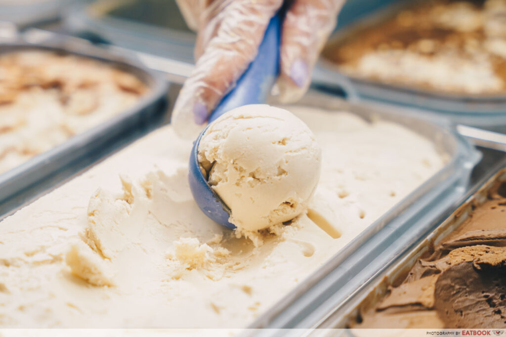 MADLYGOOD Review: New Cafe With Cream Cheese Gelato And Peanut Butter ...