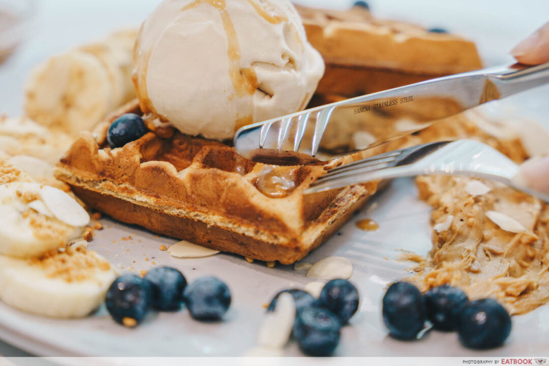 MADLYGOOD Review: New Cafe With Cream Cheese Gelato And Peanut Butter ...