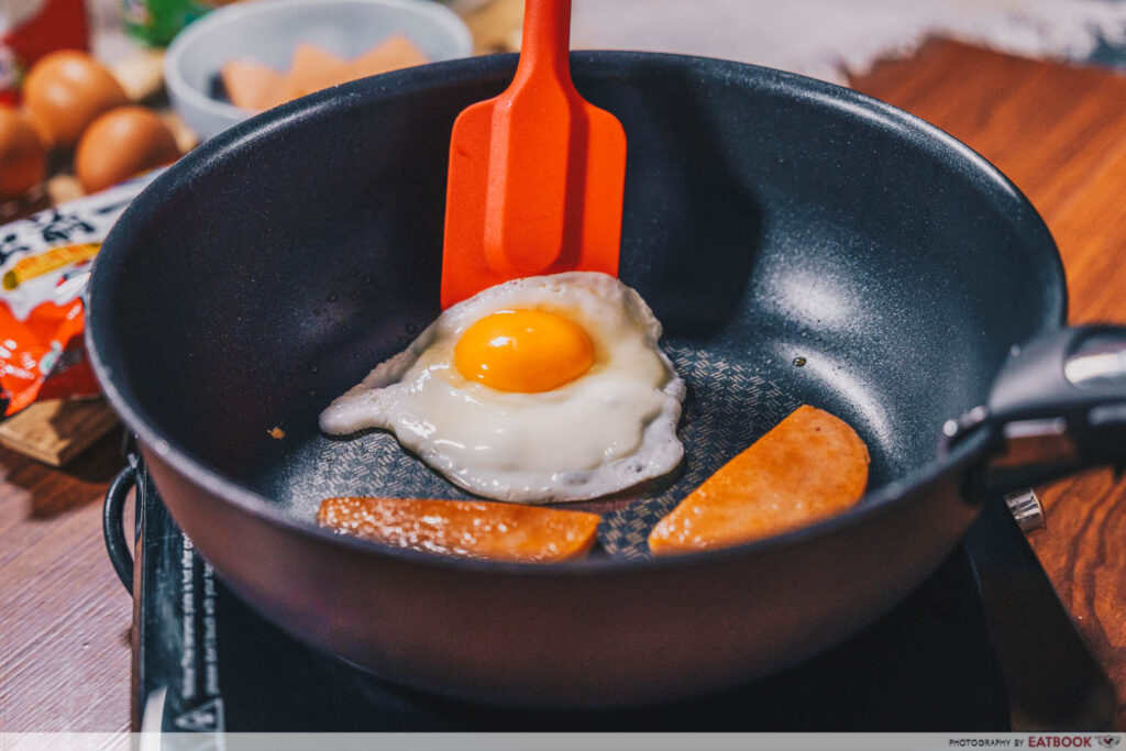 5 Ways To Zhng Up Your Instant Noodles With Just Luncheon Meat ...