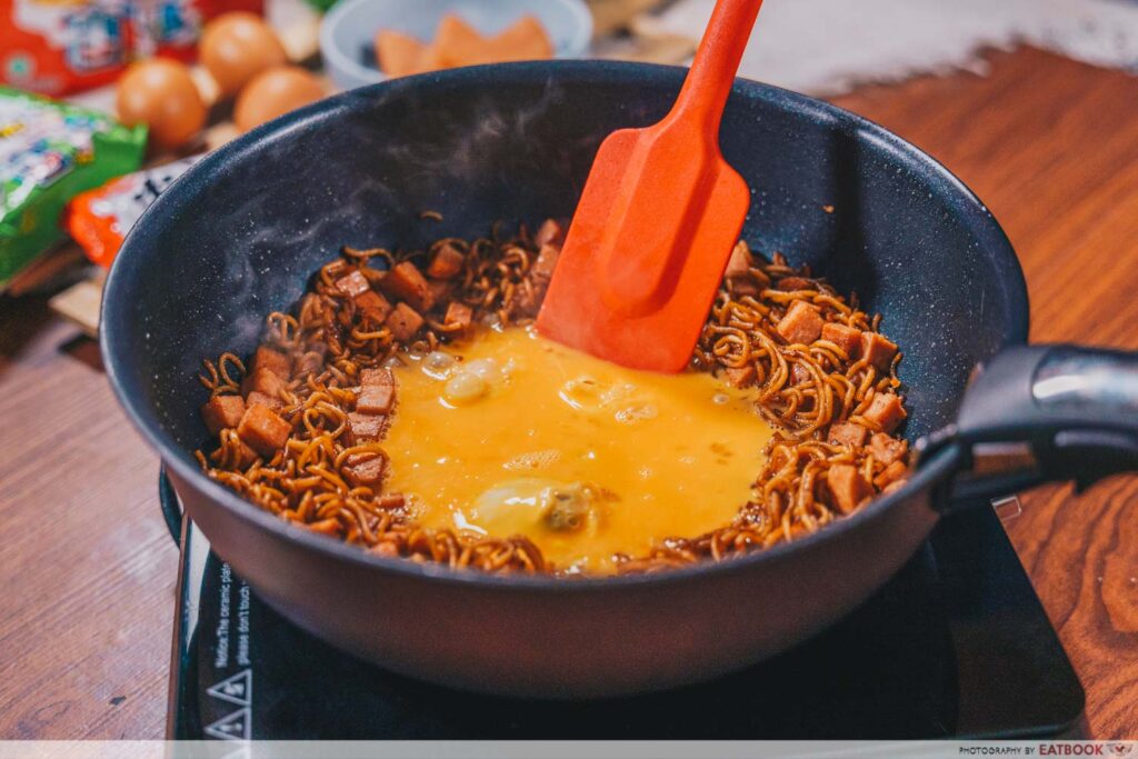 5 Ways To Zhng Up Your Instant Noodles With Just Luncheon Meat ...