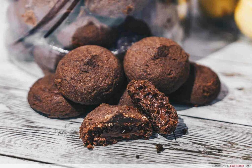 Mdm Ling Bakery Has Over 25 CNY Cookie Flavours, Including Molten ...