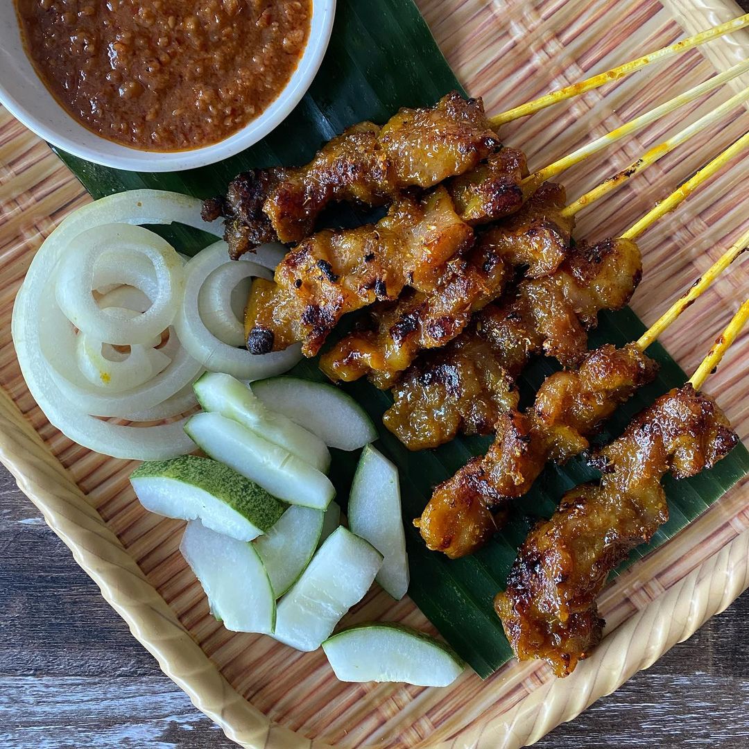 10 East Coast Lagoon Food Village Stalls For BBQ Wings, Char Kway Teow ...