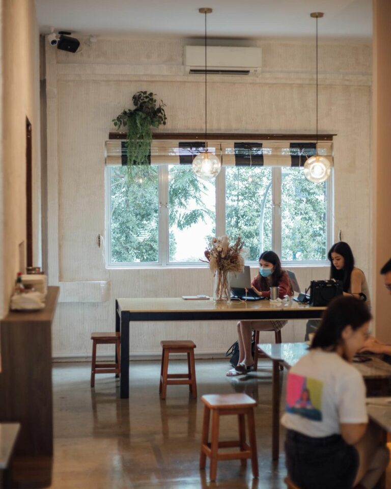 12 Quiet Cafes In Singapore With Cereal Prawn Croissant, Salmon Mentai ...