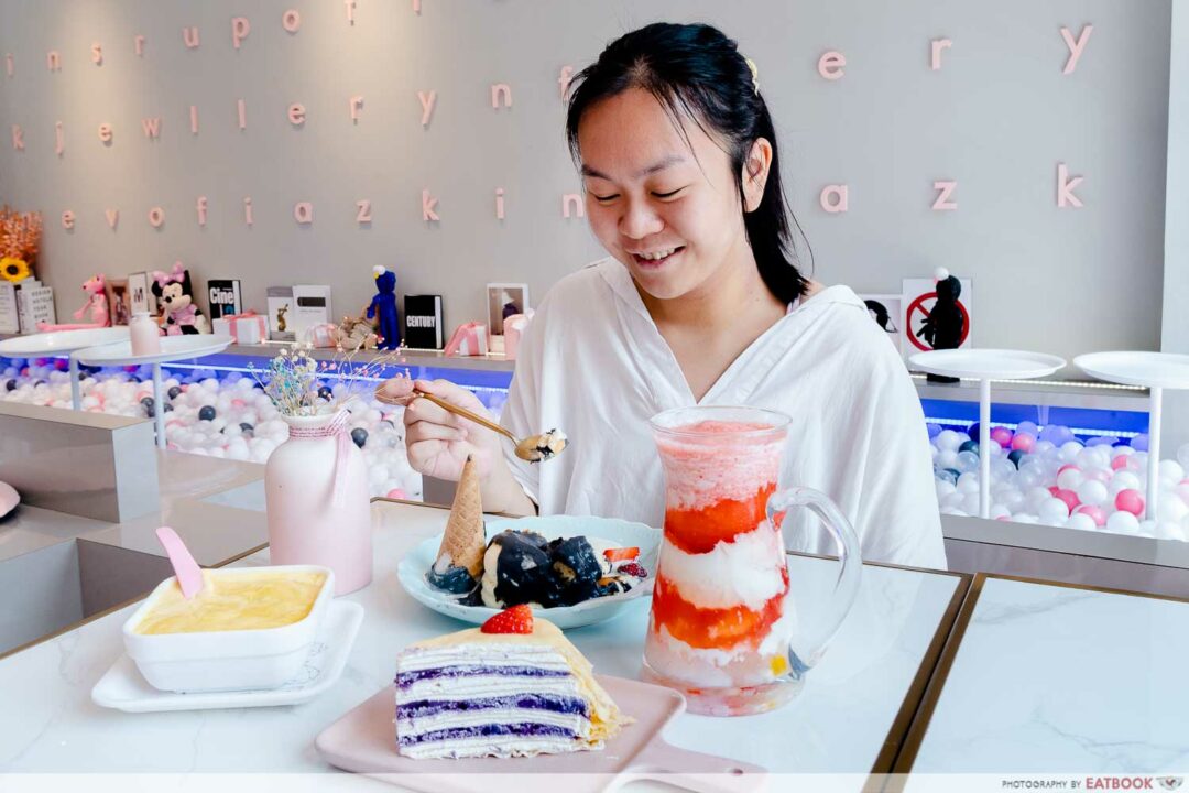 Smile Dessert Review: Pink Cafe With Black Sesame Souffle Pancakes And ...