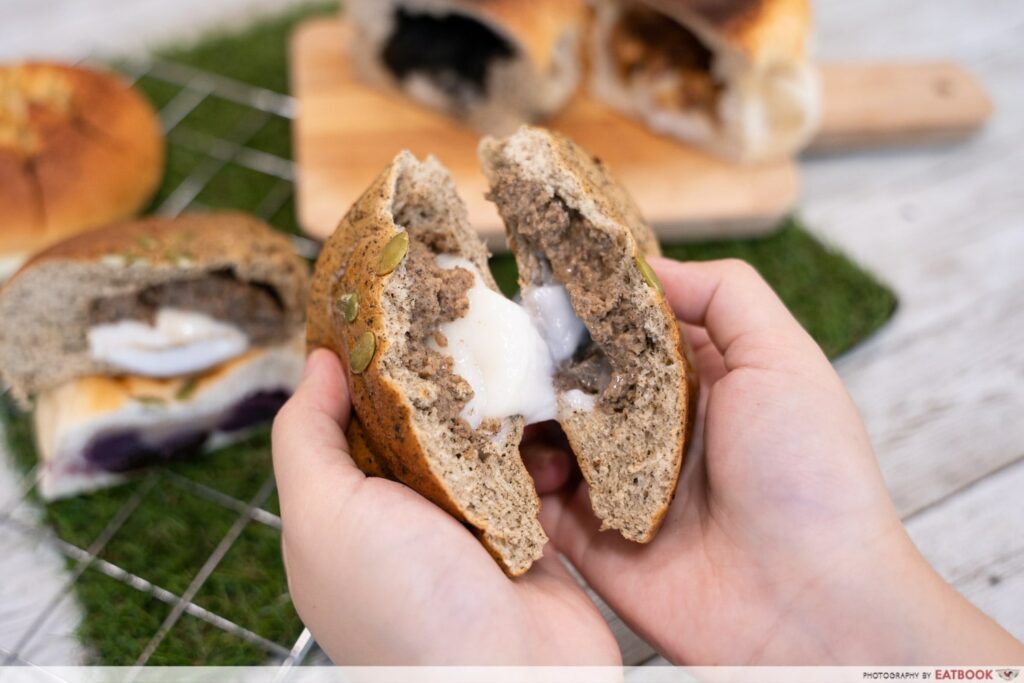 MuYoo Review: Mochi Bread Bakery With Flavours Such As Black Sesame ...