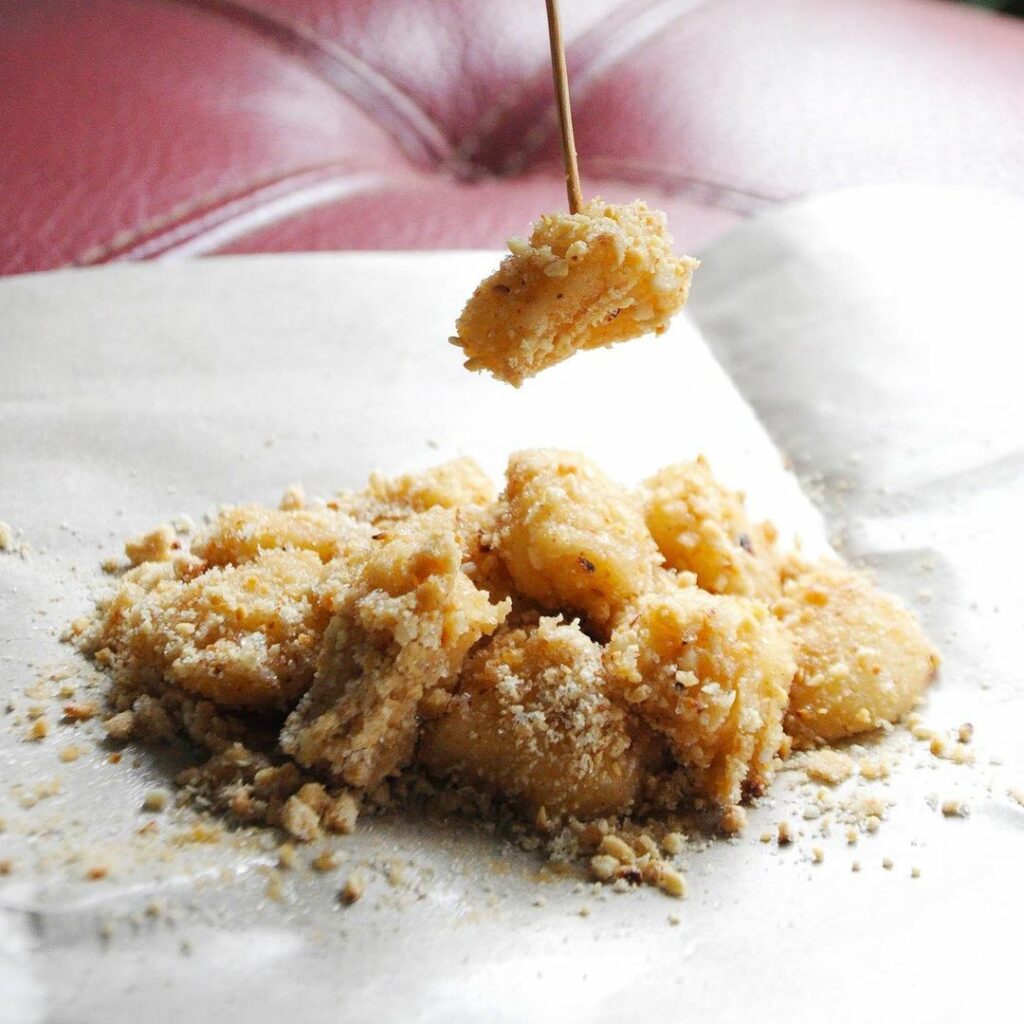 Ah Mah's Legacy: 22-Year-Old Makes Ang Ku Kueh And Muah Chee With ...