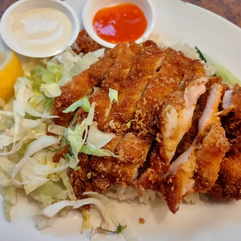 Famous Tiong Bahru Hainanese Boneless Chicken Rice Opens New Outlet In ...