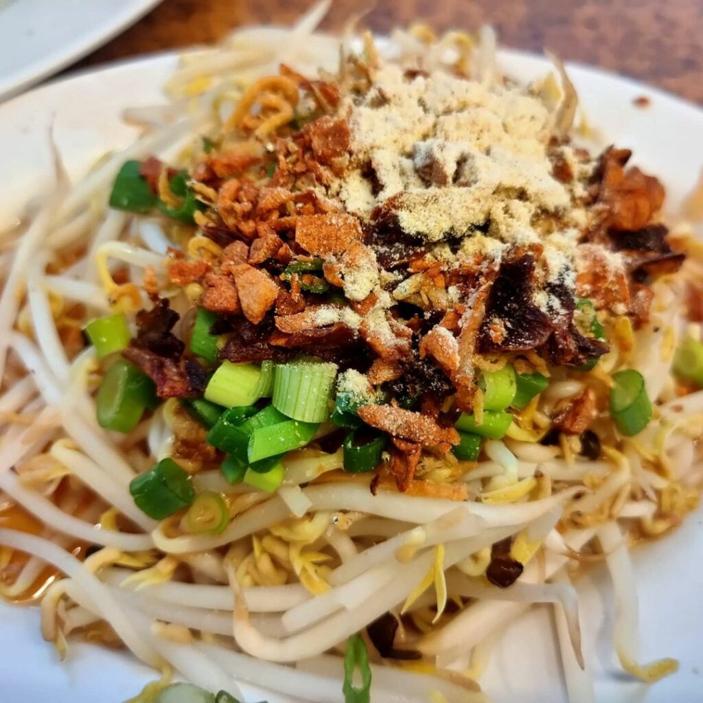 Famous Tiong Bahru Hainanese Boneless Chicken Rice Opens New Outlet In ...