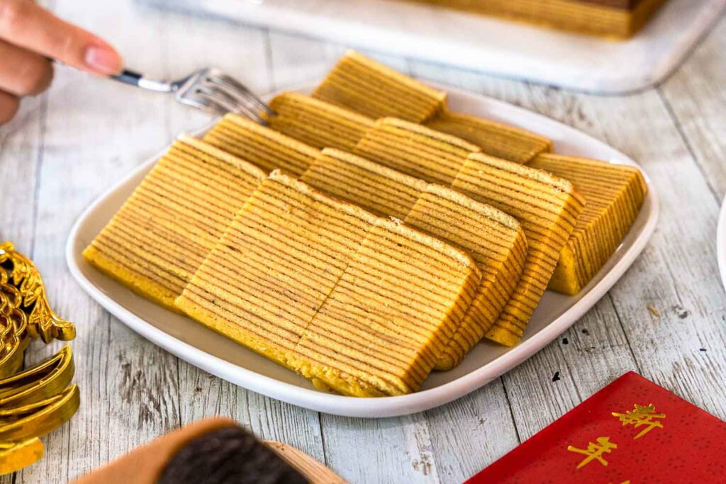 Deli-Indo Has 8 Kueh Lapis Flavours Including Durian And Mocha, Crunchy ...