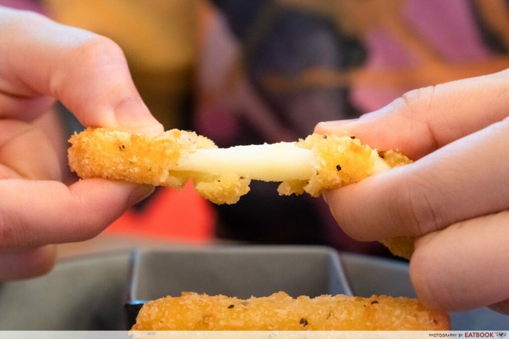 KAAAKIS: This Halal Eatery In Pasir Ris Has SG’s First Volcano Buns ...