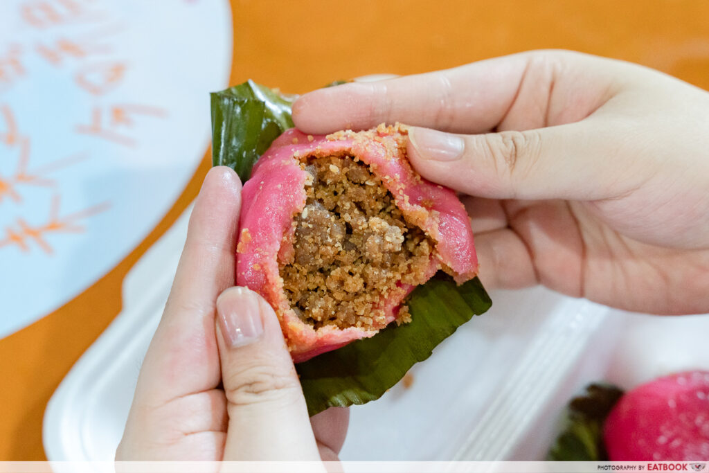 Top In Asia | Get $1 Handmade Ang Ku Kueh By 73-Year-Old Uncle In Maxwell