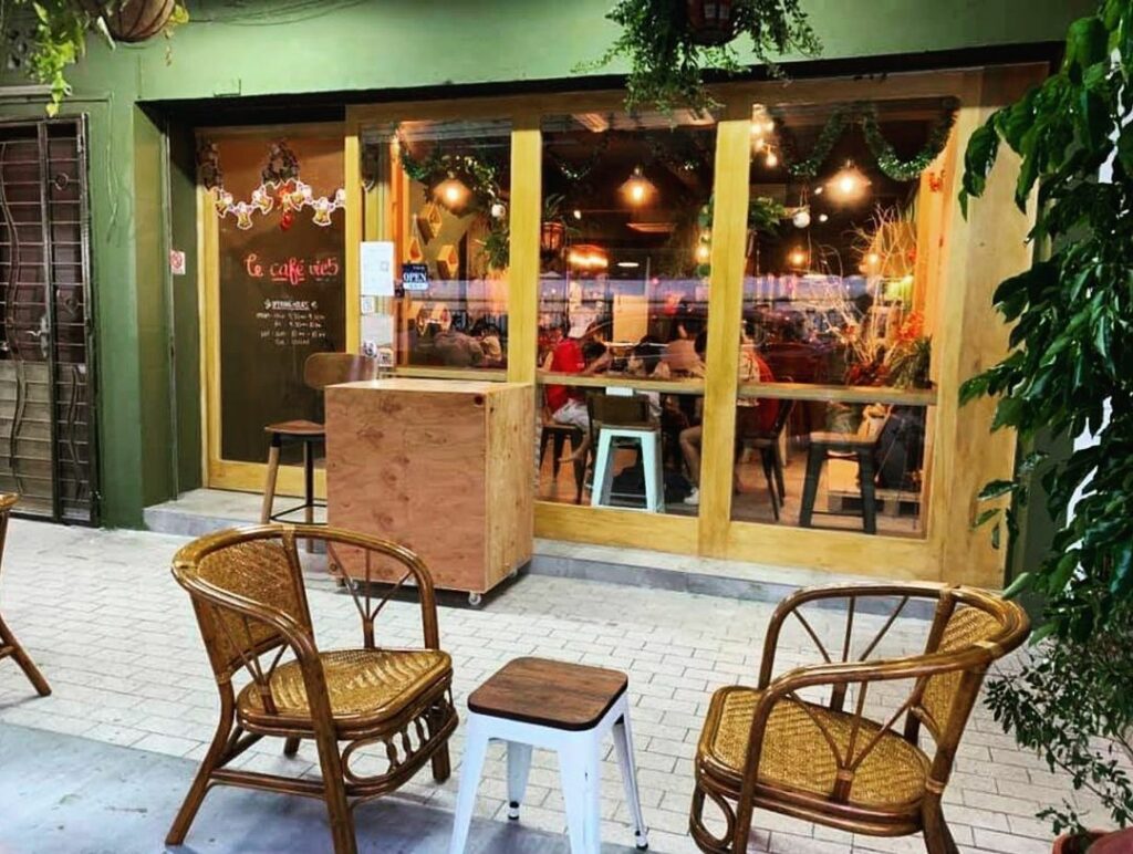 Le Café Vie5: Cafe In Tai Seng With Vietnamese Egg Coffee, Beef Stew ...