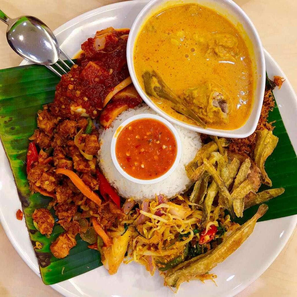 Aperia Mall Food Guide: 10 Places For Famous Beef Noodles, $5 Udon And ...