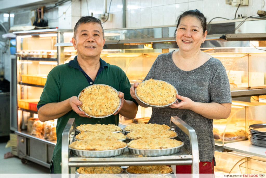 Big Bakery: Old-School Apple Crumble At This 30-Year-Old Bakery ...