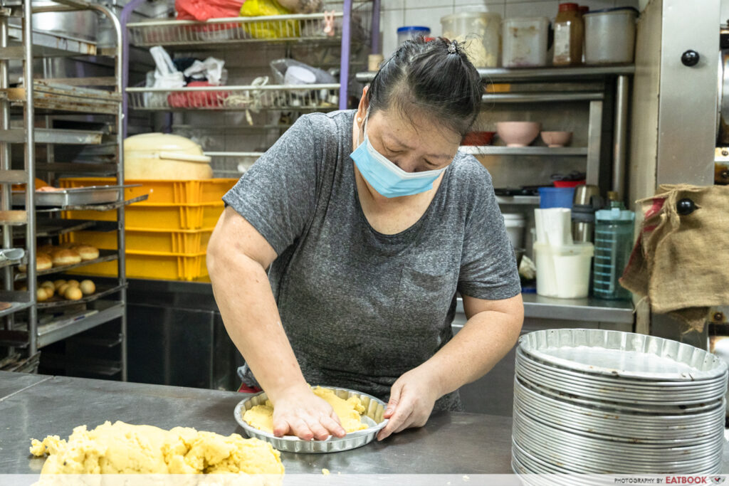 Big Bakery: Old-School Apple Crumble At This 30-Year-Old Bakery ...
