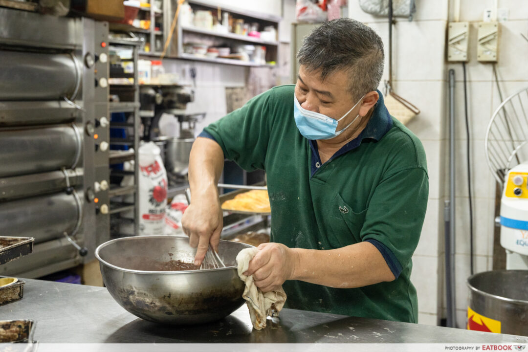Big Bakery: Old-School Apple Crumble At This 30-Year-Old Bakery ...
