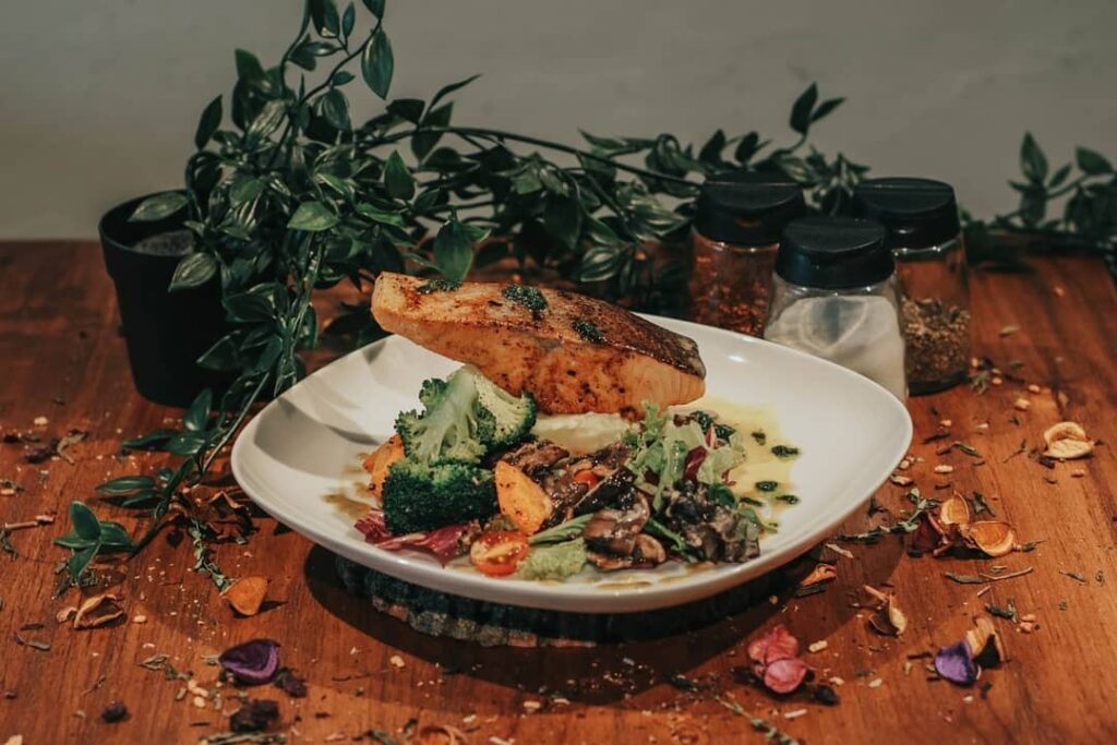 Forage Cafe: Honey-Themed Cafe In Bedok With Waffle Sandwiches | Eatbook.sg