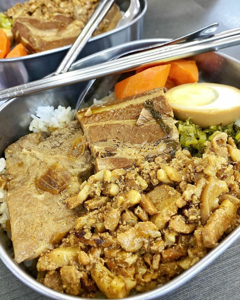 Hei Lun Shi Tang Has Lu Rou Fan In Old-School Metal Tins | Eatbook.sg