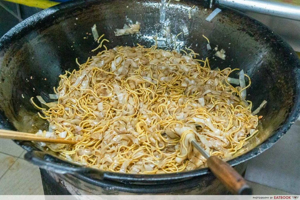Hill Street Fried Kway Teow Review: Famous CKT In Bedok | Eatbook.sg
