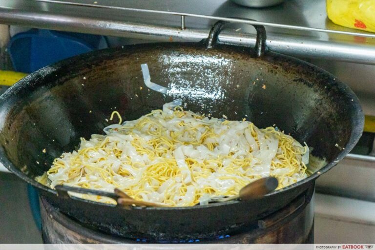 Hill Street Fried Kway Teow Review: Famous CKT In Bedok | Eatbook.sg