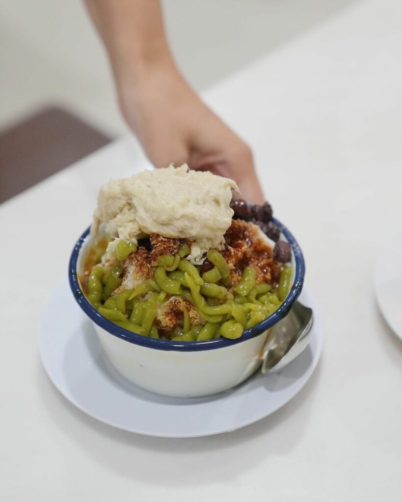 Yat Ka Yan: Old-School Dessert Shop In Fortune Centre | Eatbook.sg