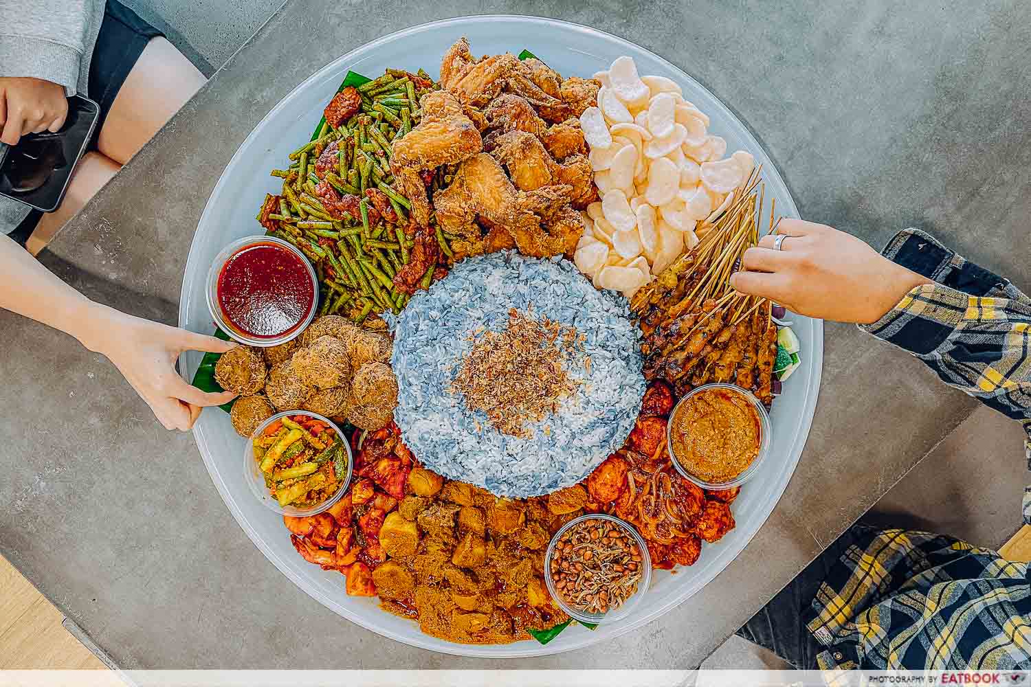 Deli Hub Has Halal Giant Nasi Ambeng For Ramadan | Eatbook.sg