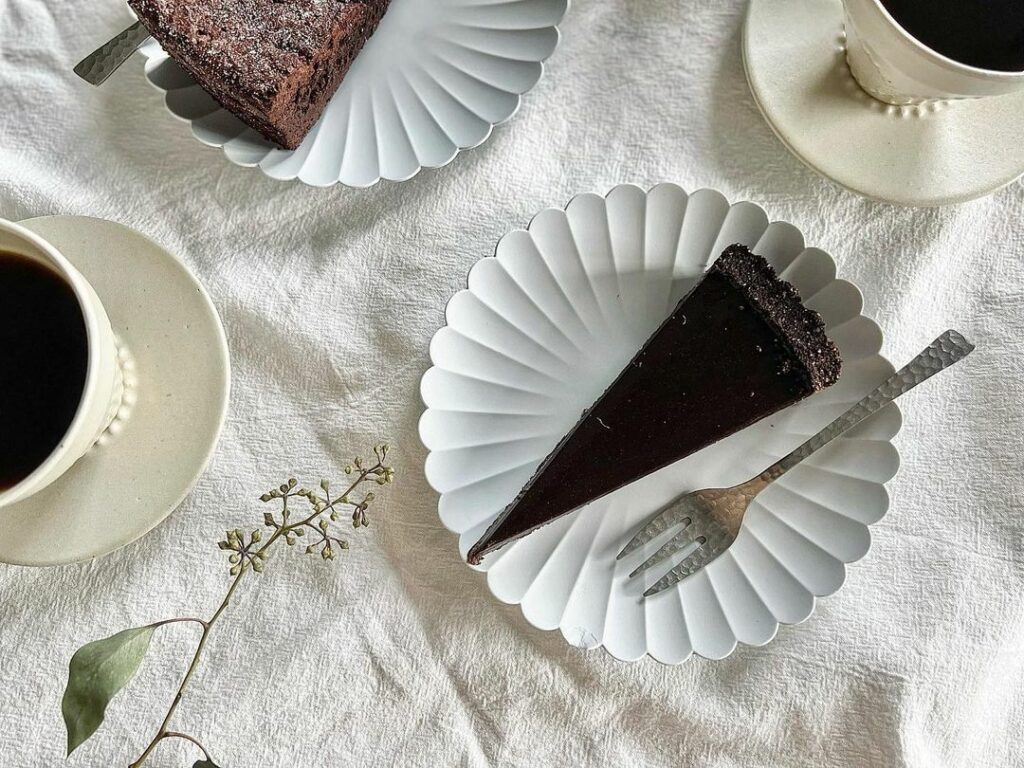 5 Best Awfully Chocolate Cakes And Desserts To Try | Eatbook.sg