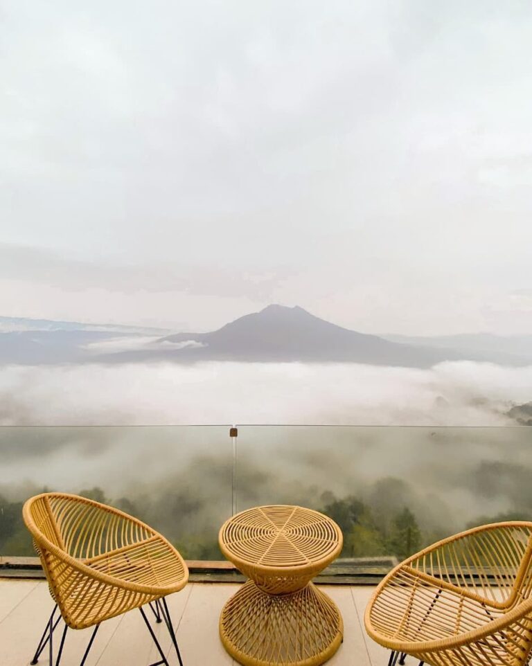 8 Beautiful Bali Cafes With A View | Eatbook.sg