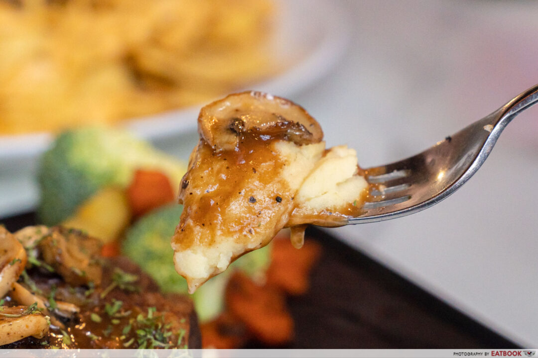 Wanderlost Review: Fairy Tale-Themed Rooftop Bar In Bugis | Eatbook.sg