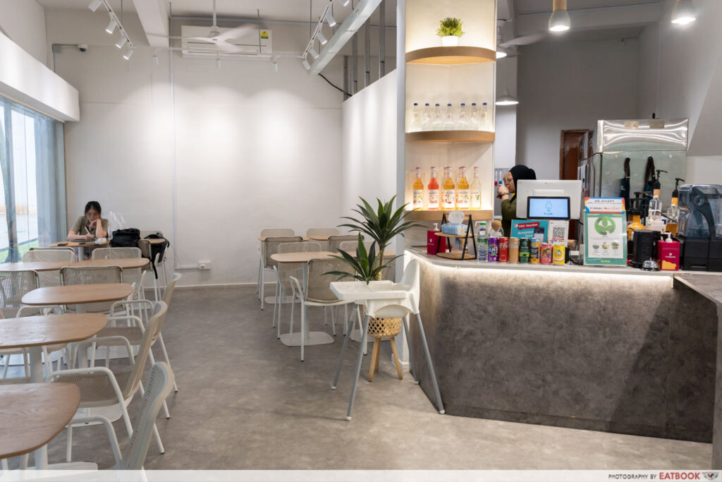 Waffl Review: Jurong East Cafe Sells Waffle Burgers | Eatbook.sg