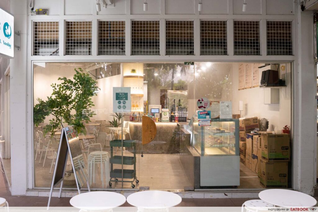 Waffl Review: Jurong East Cafe Sells Waffle Burgers | Eatbook.sg