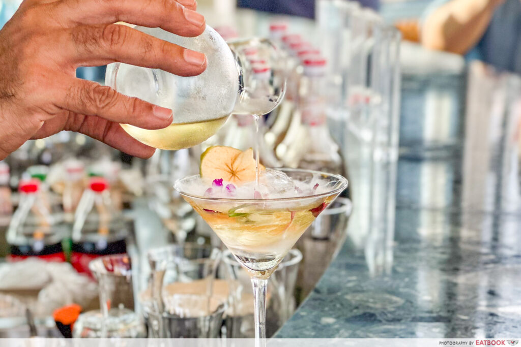 Verandah Pool Bar & Grill Has IG-Worthy Floating Food Trays | Eatbook.sg