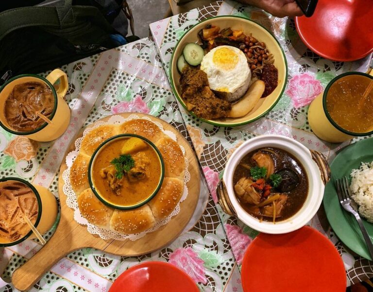 Mandai Wildlife Reserve Food Guide: 15 Eateries To Try | Eatbook.sg