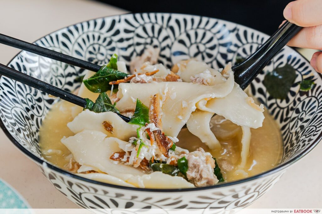 Wu Da Ma Xiao Chi Dian Review: Hand-Torn Mee Hoon Kueh In Toa Payoh | Eatbook.sg