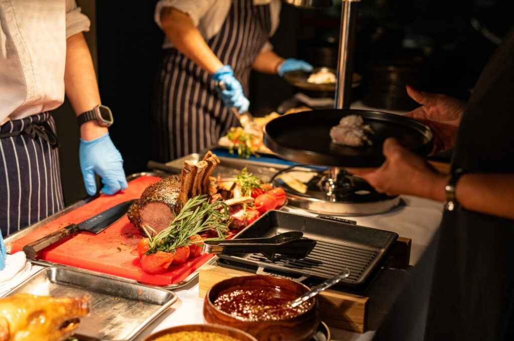 10 Restaurants With Views Of The Formula 1 Singapore Circuit | Eatbook.sg