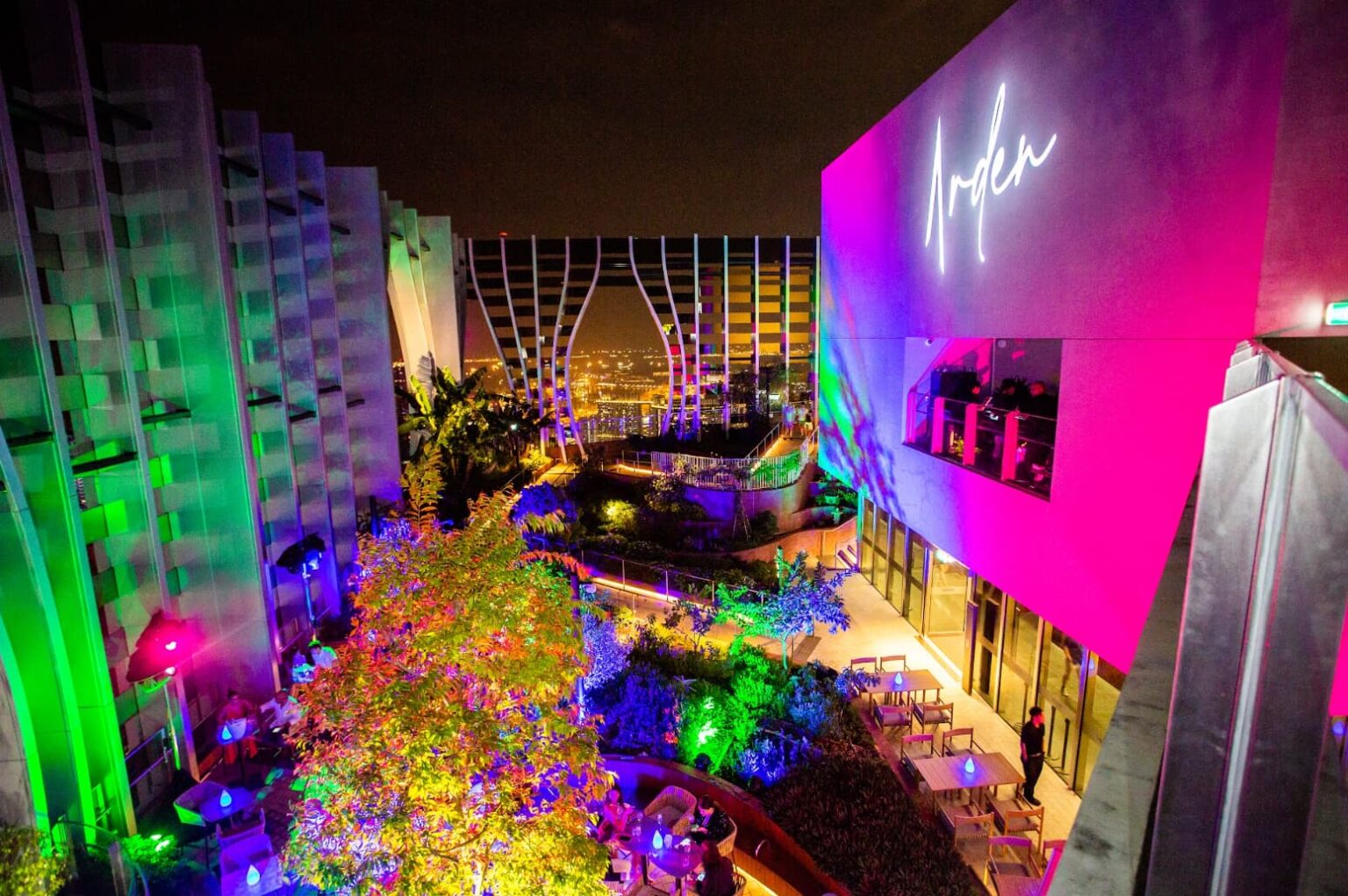 10 Restaurants With Views Of The Formula 1 Singapore Circuit Eatbook sg 10-restaurants-with-views-of-the-formula-1-singapore-circuit-eatbook-sg