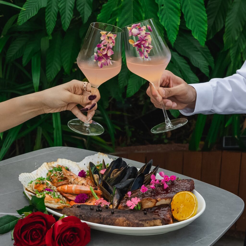 10 Restaurants With Views Of The Formula 1 Singapore Circuit | Eatbook.sg